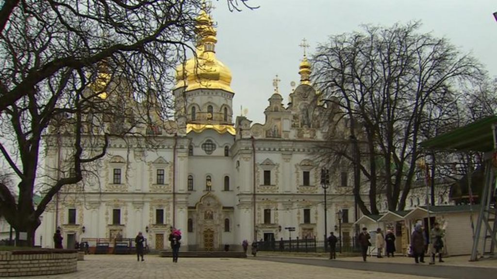 Ukraine crisis: Orthodox church-goer fears ethnic conflict - BBC News