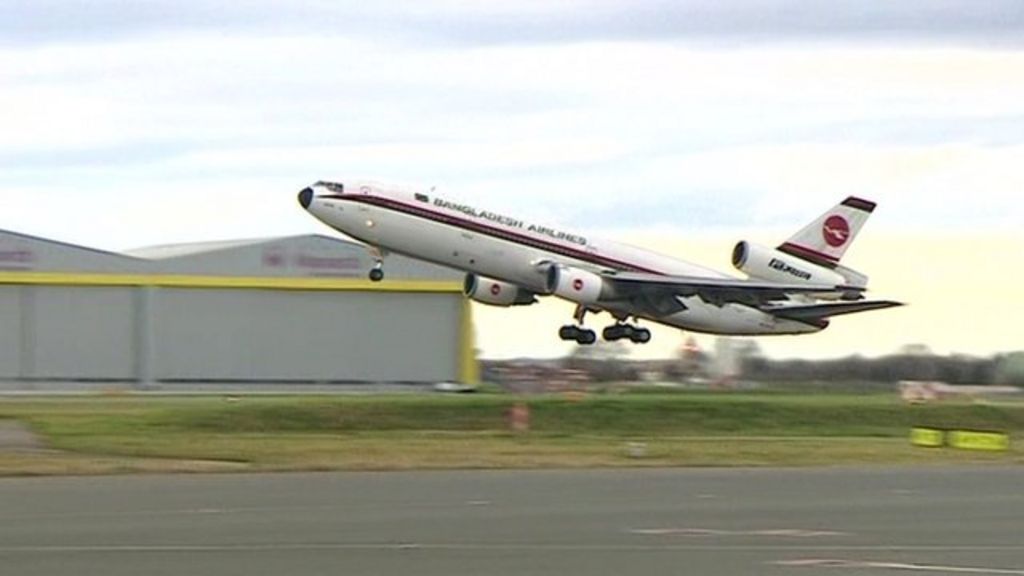 DC-10 aircraft takes off for the last time from Birmingham - BBC News