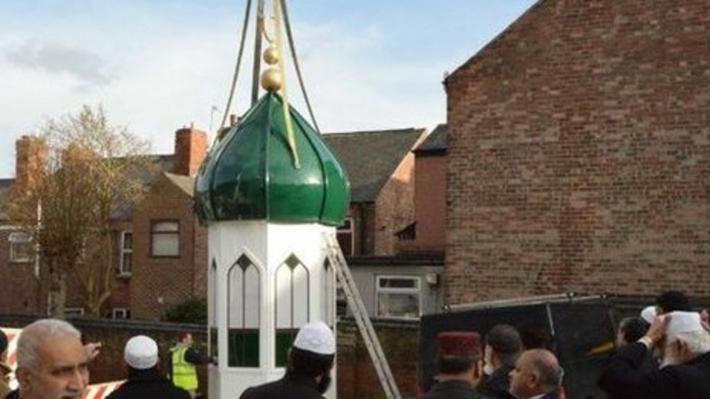 Minaret added to new £1.2m Sneinton mosque - BBC News