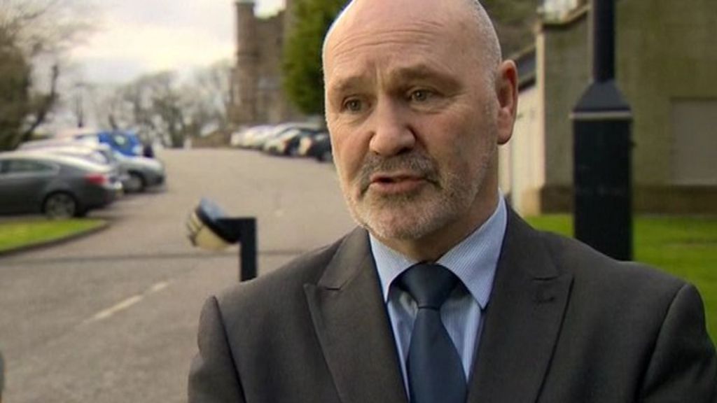 Sinn Féin Alex Maskey: Robinson comments are 'foolish' - BBC News
