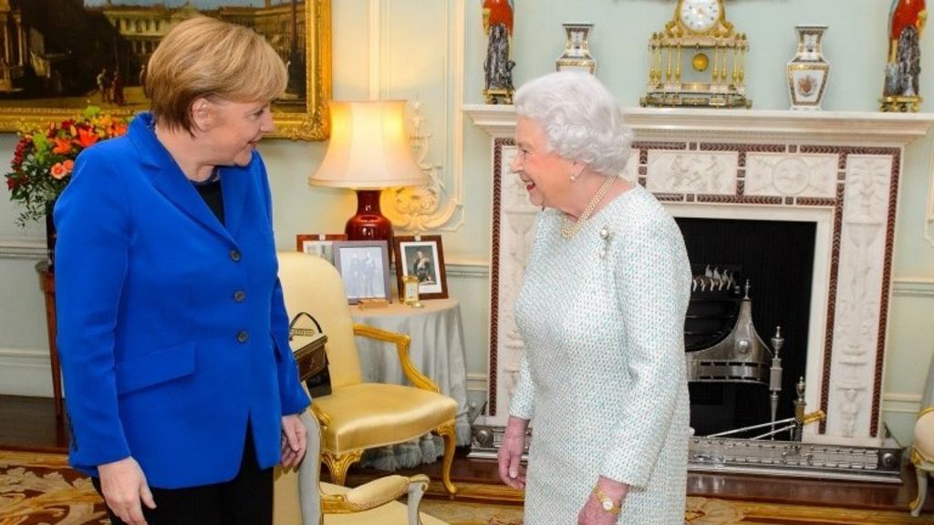 Angela Merkel meets the Queen at Buckingham Palace - BBC News