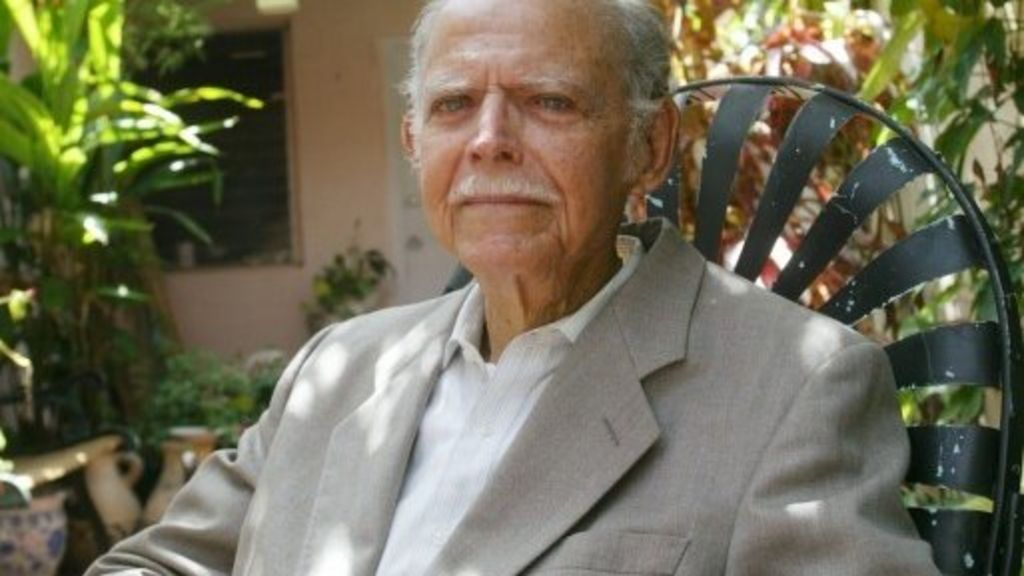Huber Matos: Cuban revolution leader dies in Miami - BBC News