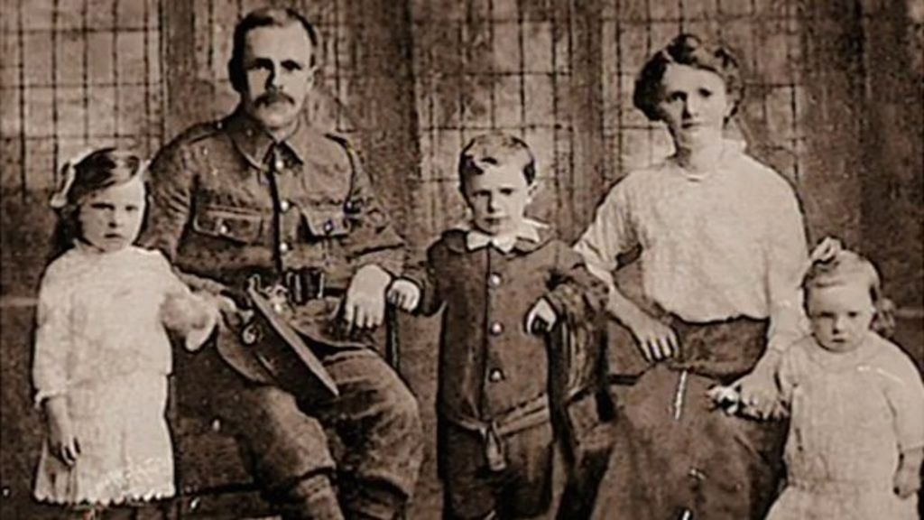WW1 in Wales: The forgotten children who lost fathers - BBC News