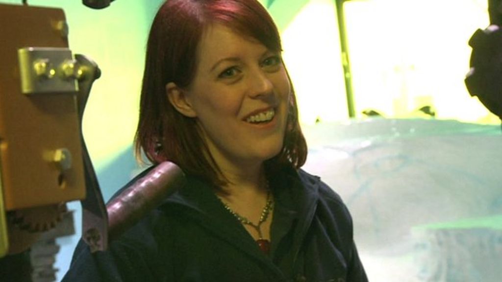 What does a penguin keeper do? - BBC Newsround