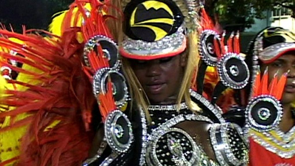 The life of a Brazilian samba dancer - BBC News
