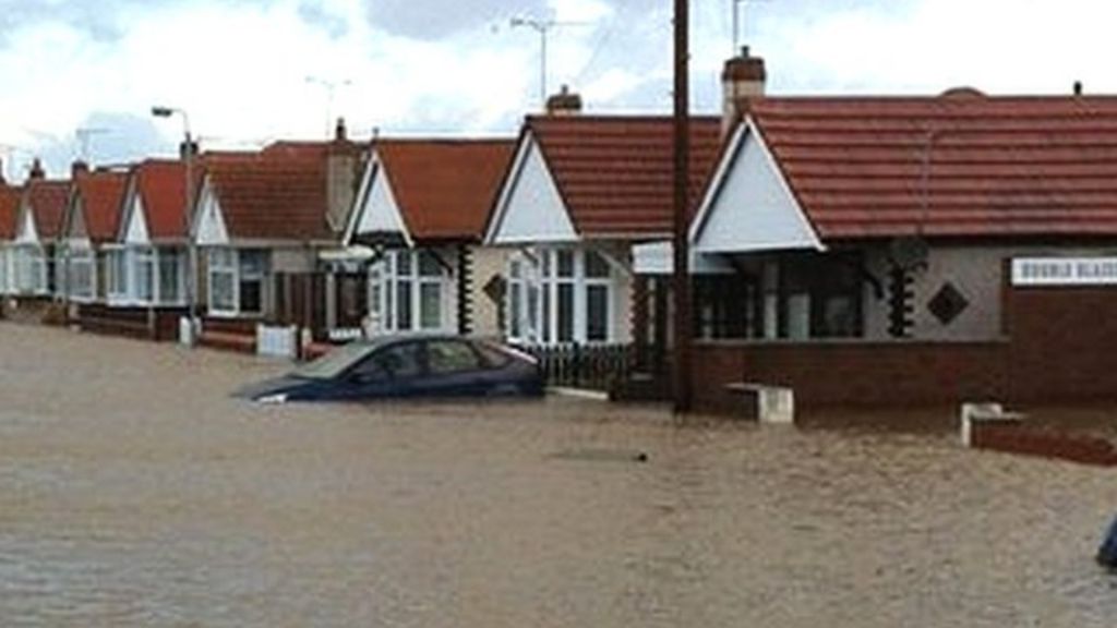 Flood-hit residents in Rhyl are still in caravans three months on - BBC ...