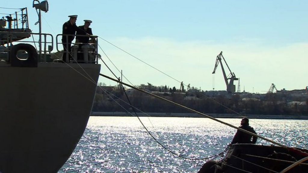 Ukraine Crisis: Navy vessels blockaded in Sevastopol - BBC News