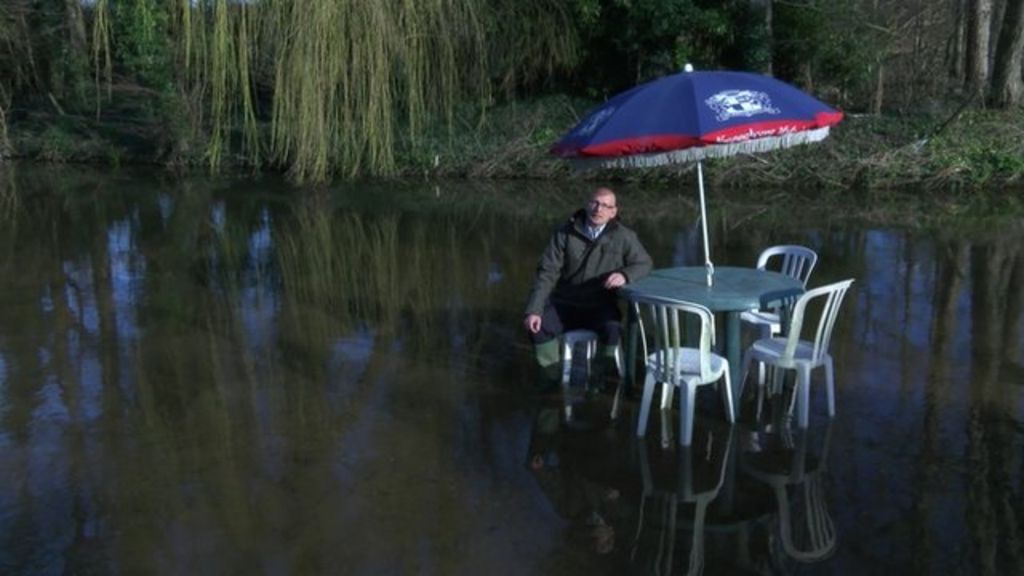 Authorities 'warned over Thames dredging' - BBC News