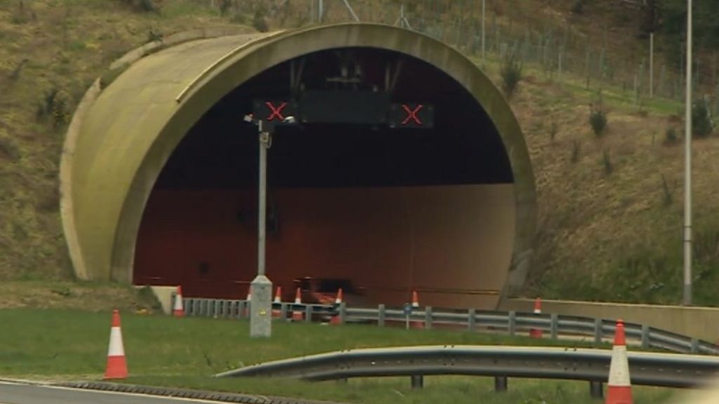 Safety campaign after drivers ignore Hindhead Tunnel lane closure signs ...