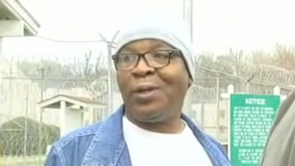 US man walks free after 25 years on death row - BBC News