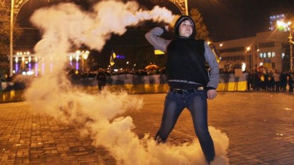 In pictures: Violence in Donetsk - BBC News