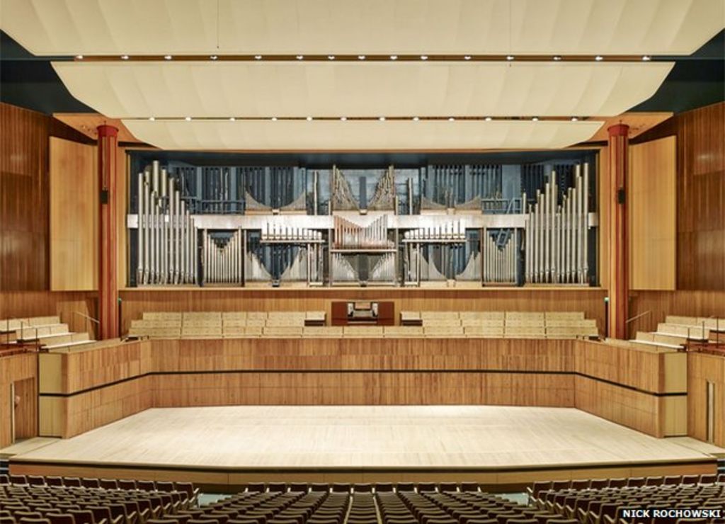 Royal Festival Hall organ returns after nine years - BBC News