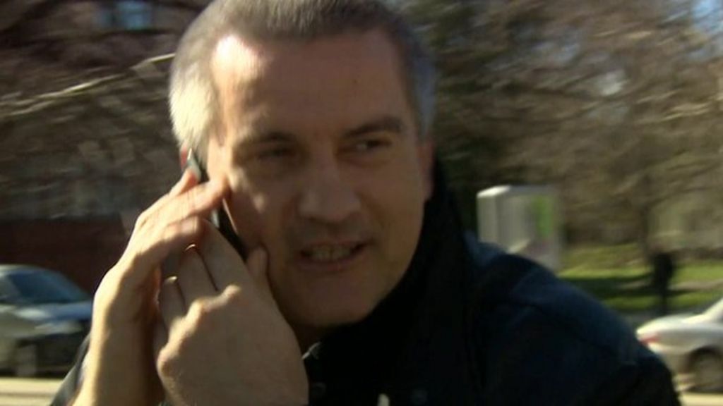 Ukraine crisis: Politicians in Crimea head to Moscow - BBC News