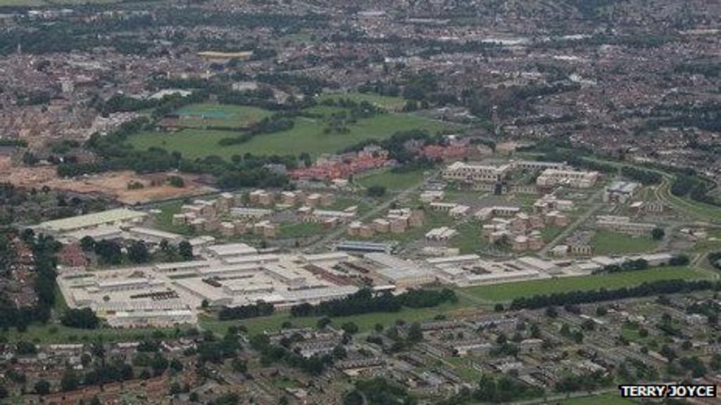 Fire at Colchester's Merville Barracks leads to evacuation - BBC News