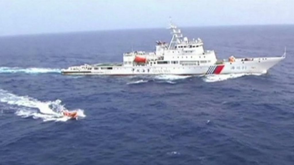 China's largest rescue ship joins search for missing plane - BBC News