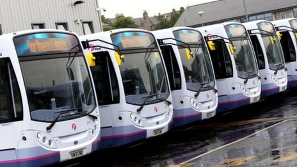 Bus operator First Aberdeen 'freezing or reducing most fares' - BBC News