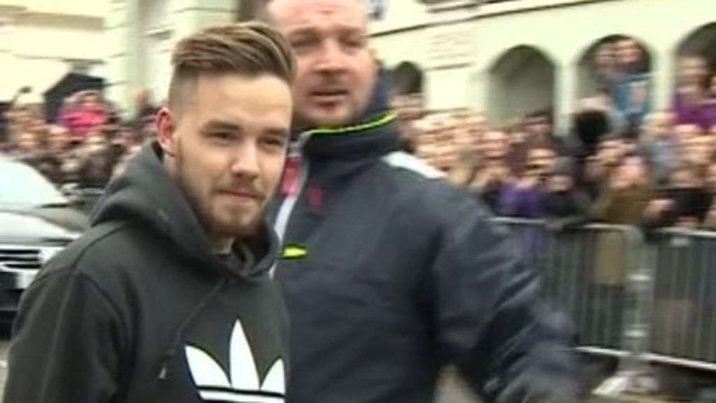 One Direction fans at Clevedon Pier to see band filming - BBC News