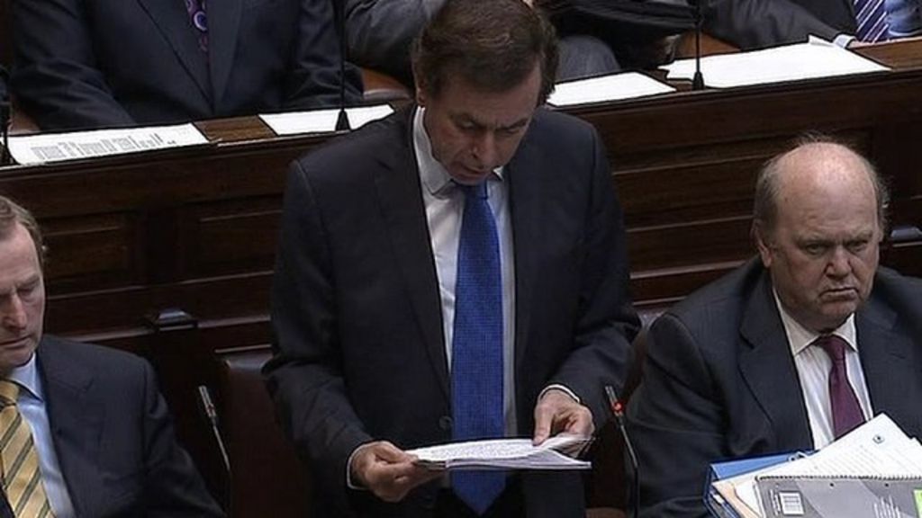 Justice Minister Alan Shatter apologises for comments - BBC News