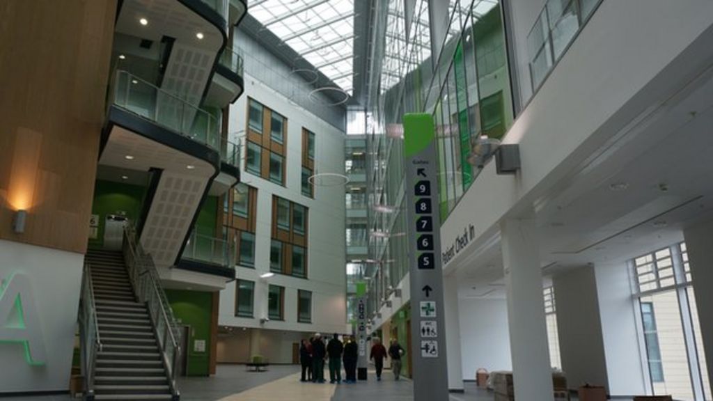 Bristol's £430m Southmead Hospital completed - BBC News