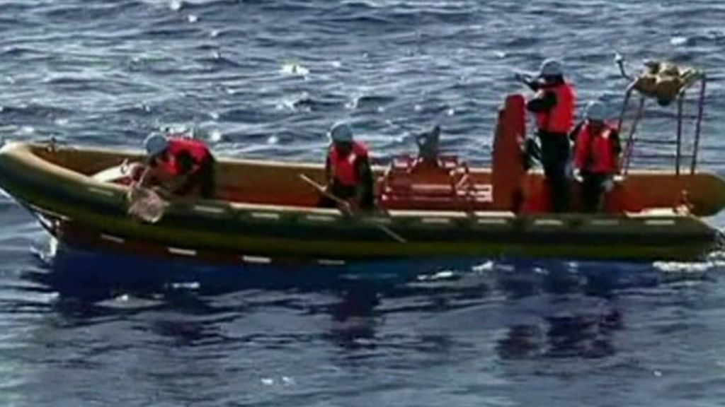 Flight MH370: 'Sea junk' found during plane search - BBC News