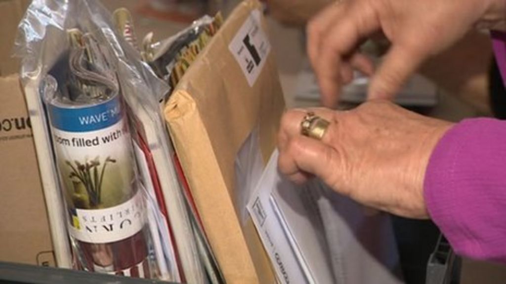 Mail dispute halts deliveries to Crossways estate - BBC News
