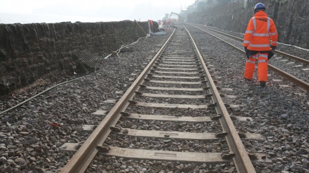Dawlish railway collapse 'could happen again' - BBC News