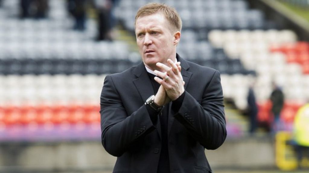 Manager Gary Locke pays tribute to Hearts fans - BBC Sport