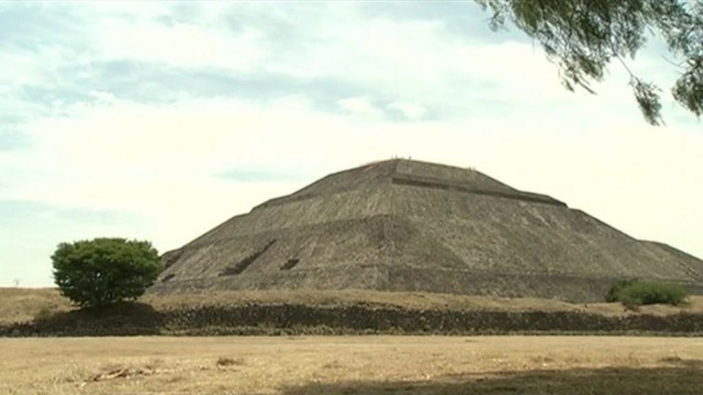 Mexico's famous Pyramid of the Sun 'at risk of sinking' - BBC News