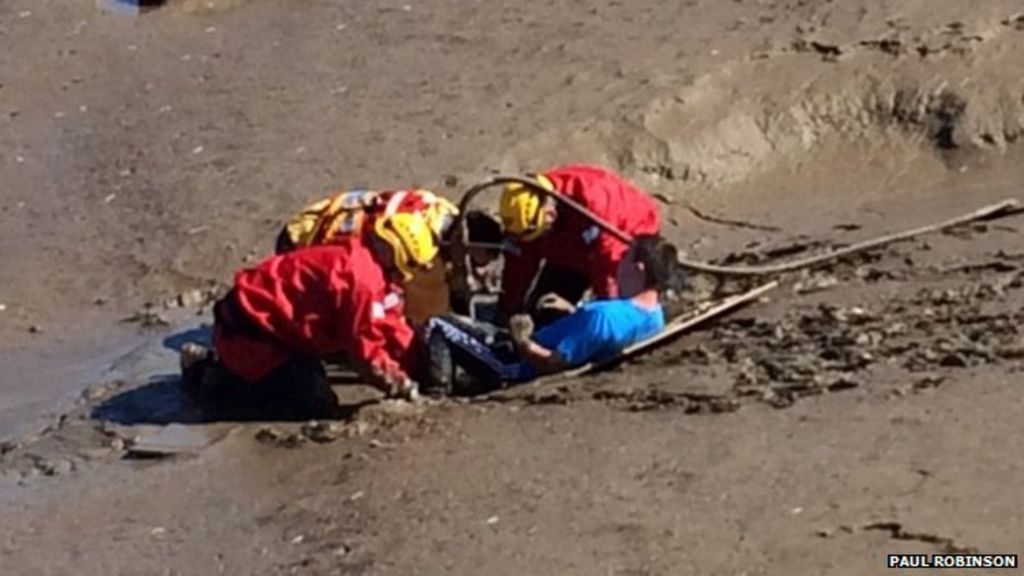Teenager rescued from Arnside quicksand - BBC News