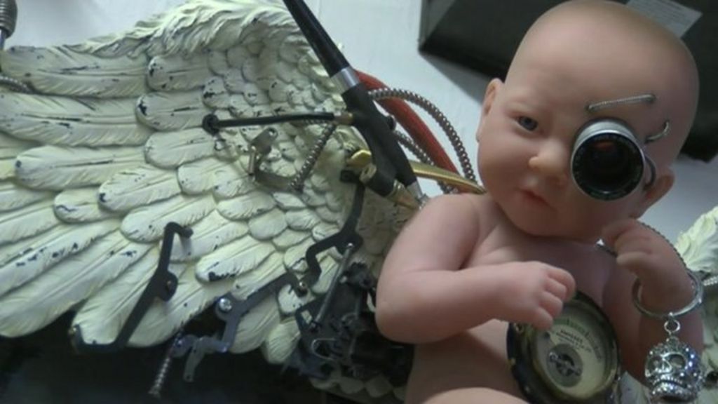 Dartford artist Dan Lane turns junk into sculptures - BBC News