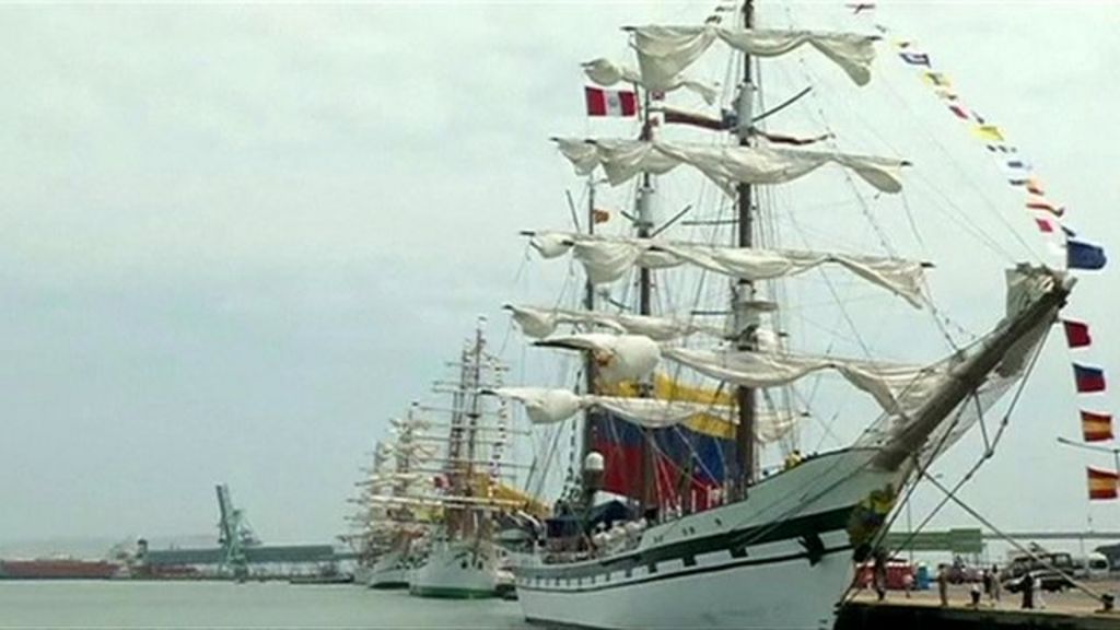 Latin tall ships arrive in Peru for nautical festival - BBC News