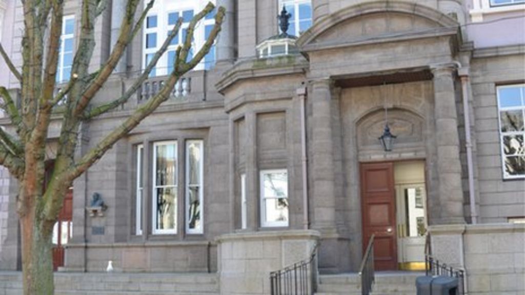 Royal Court to hear Jersey fatal crash case - BBC News