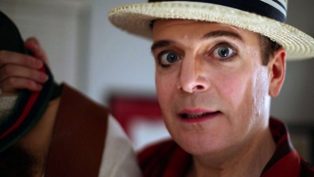 Backstage with 'chameleon' actor Jefferson Mays on Broadway - BBC News