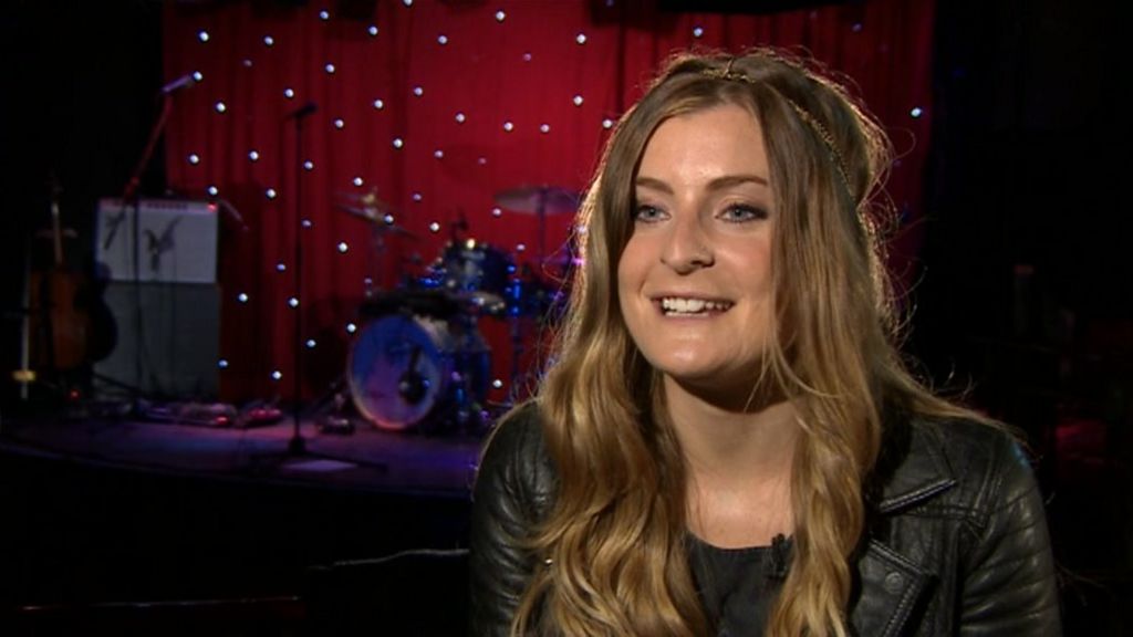 Singer Molly Smitten-Downes prepares for Eurovision Song Contest - BBC News