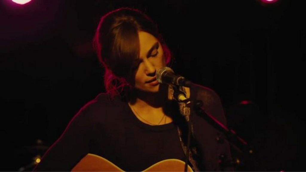 Keira Knightley sings on screen in Begin Again - BBC News