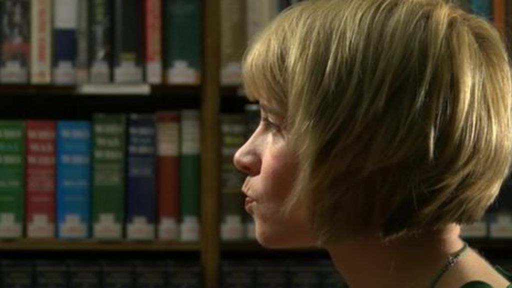 Historian Lucy Worsley explores her own past - BBC News