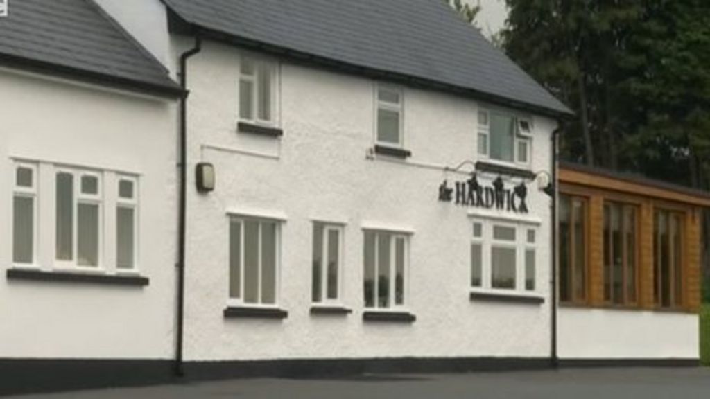 Chef Stephen Terry denies discrimination at Hardwick - BBC News