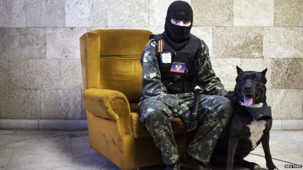 Ukraine crisis: Meeting the little green men - BBC News