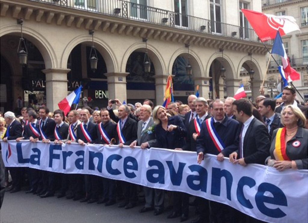 National Front in patriotic fervour - BBC News