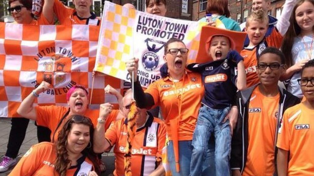 Luton Town FC celebrate promotion to the Football League with bus tour ...