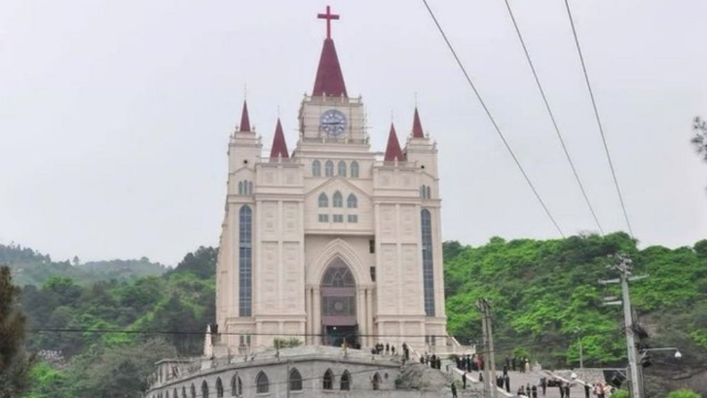 China's city of churches brought to heel - BBC News