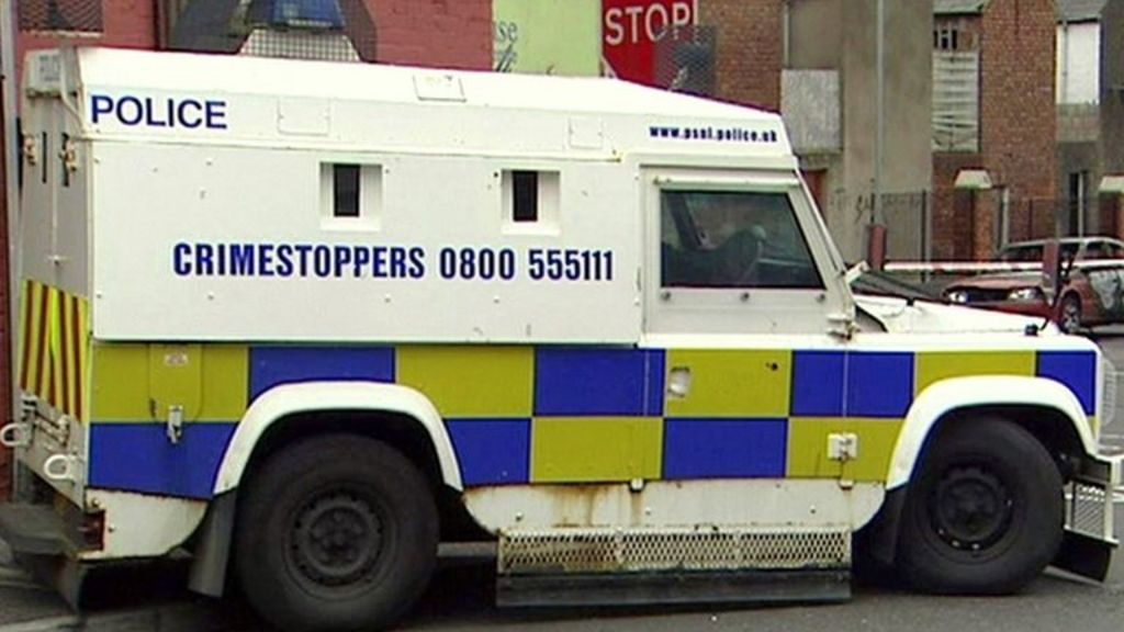 Petrol bombs thrown in trouble at Sandy Row in Belfast - BBC News