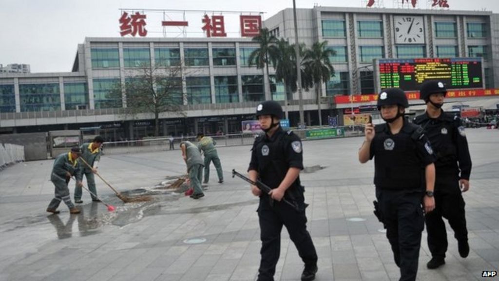 Chinese station knife attack: Six injured in Guangzhou stabbing - BBC News