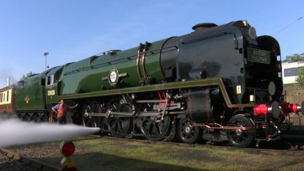 Steam engine needs young volunteers to secure future - BBC News