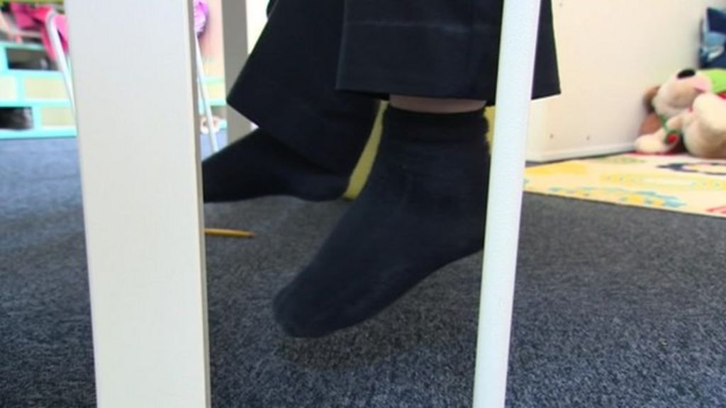 School adopts 'no shoes' policy to improve concentration - BBC News