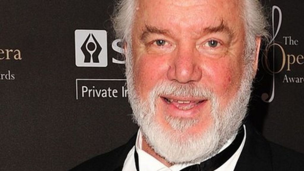 Opera star Sir John Tomlinson awarded medal - BBC News