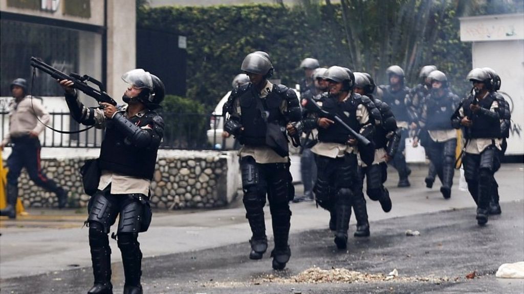 Venezuelan policeman killed in Caracas violence - BBC News