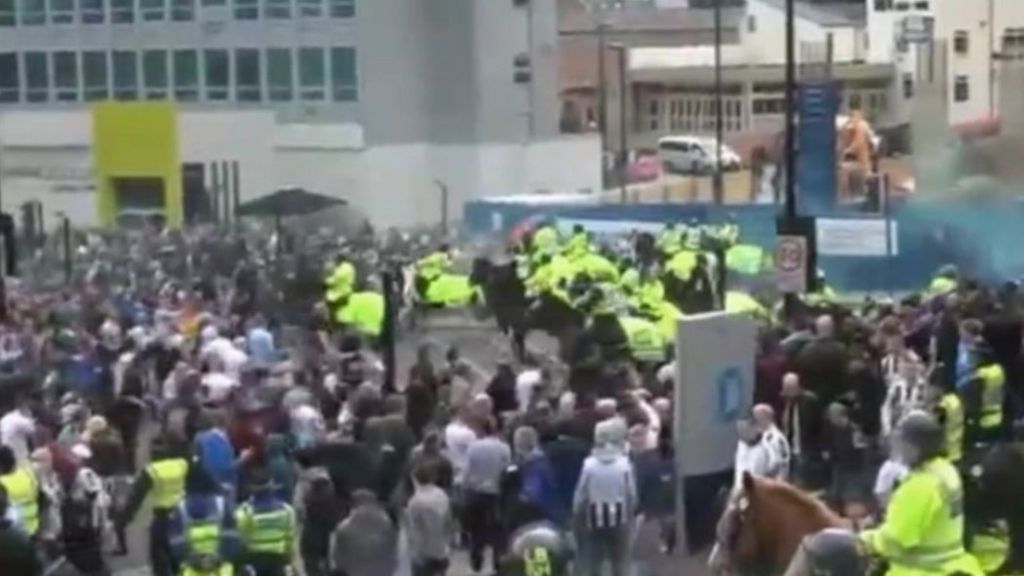 Tracking down Tyne-Wear derby day hooligans - BBC News