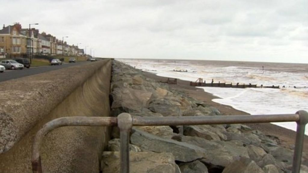 Study into East Yorkshire's coastal sea defences - BBC News