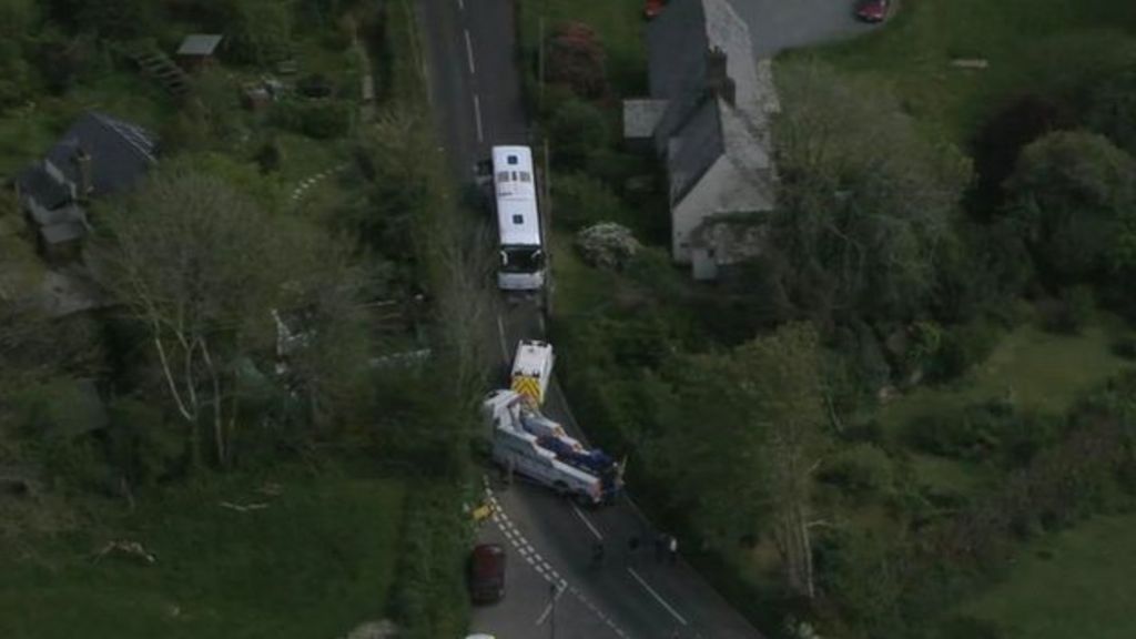 Cornwall coach crash: Dead women named - BBC News
